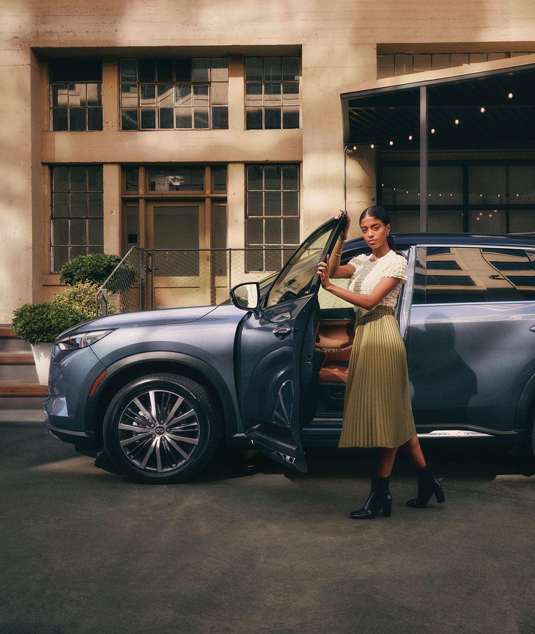 2024 INFINITI QX80 Luxury 7-8 Seater SUV | INFINITI Global